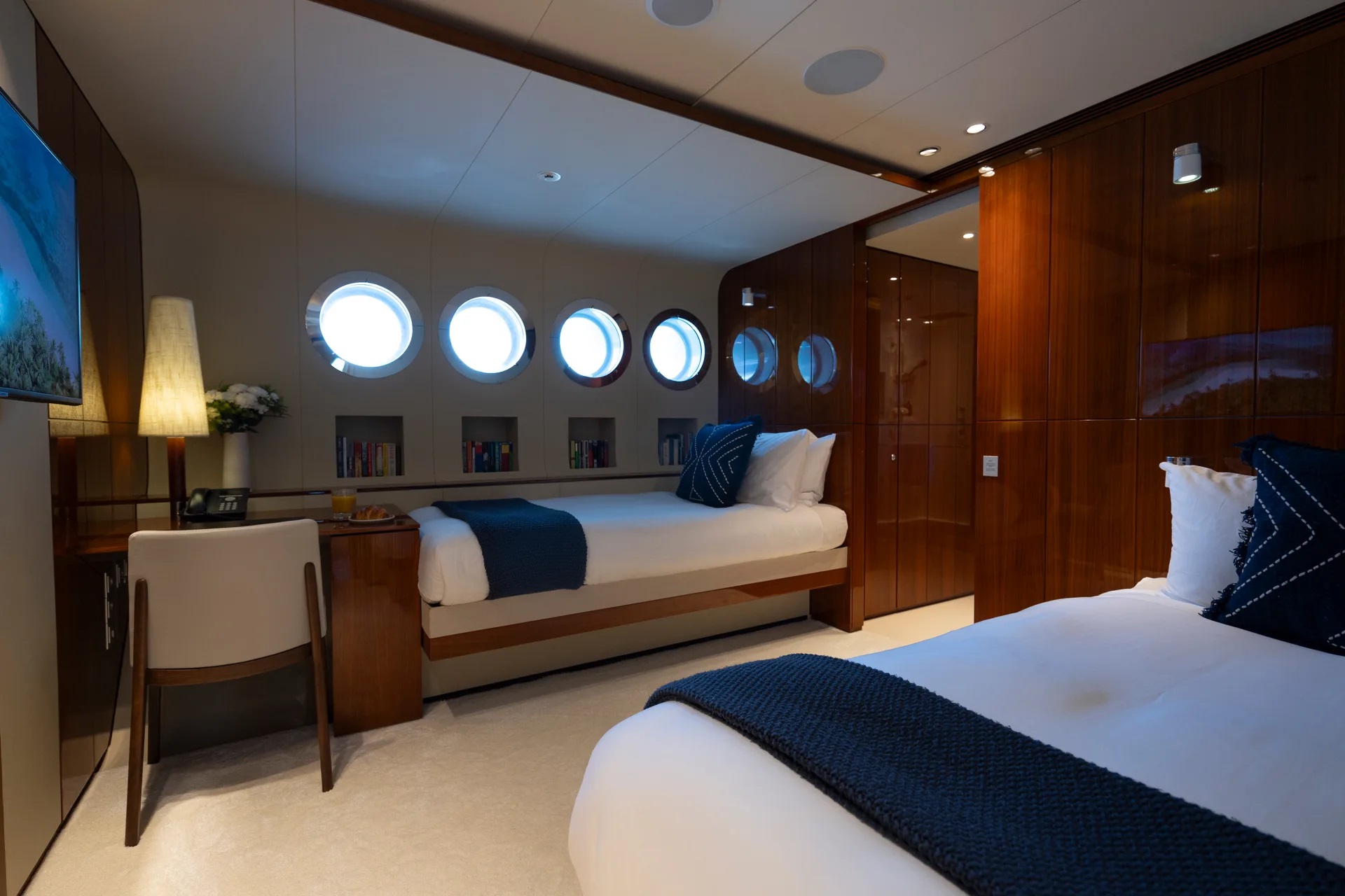 Yacht DRAGONFLY, Hanseatic Marine | CHARTERWORLD Luxury Superyacht Charters